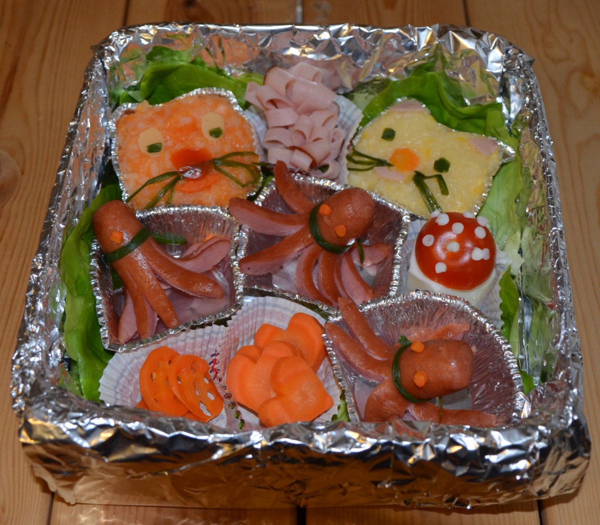 Octopus sausages, colored rice and carved carrots for the Japanese ...